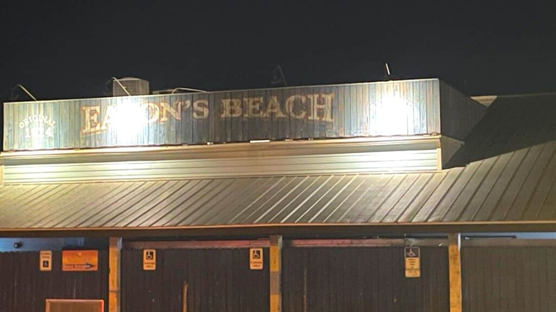 Eaton's Beach Sandbar & Grille - Life in Lake